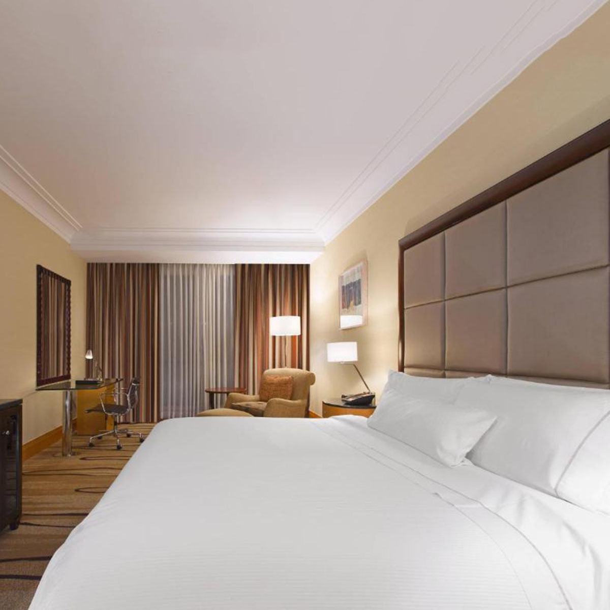 Executive Club Room, Club level, Guest room, 1 King | Send Gifts to ...